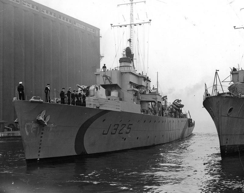 Shipwreck H.M.S. REGULUS ( J 327 ) Minesweeper - Grafasdiving ...